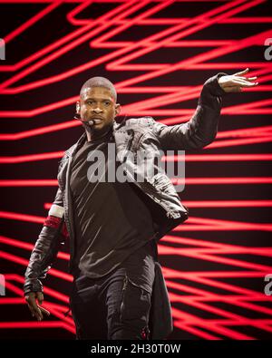 Usher performing live at the O2 Arena, in Greenwich, London Stock Photo ...
