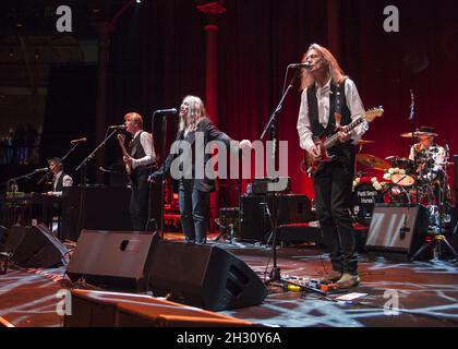 Patti Smith peforms Horses at the Roundhouse in Camden, celebrating 40 ...