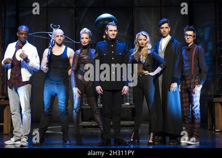 Cast of Impossible (L-R) Magical Bones, Jonathan Goodwin, Sabine Van ...