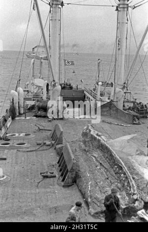 Ein Schiff der Walter Rau Walfang AG im Hafen von Hamburg, Deutschland ...