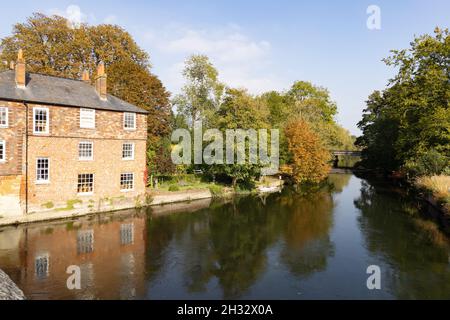 The Avon River in Salisbury city, England Stock Photo - Alamy