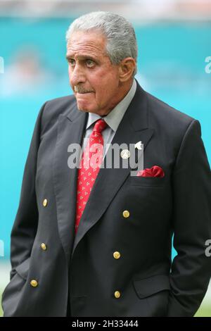 Atlanta Falcons owner and chairman Arthur Blank, left and Miami ...