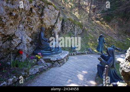 Basilica Minore dell'Addolorata - Castelpetroso - The path of the Via ...