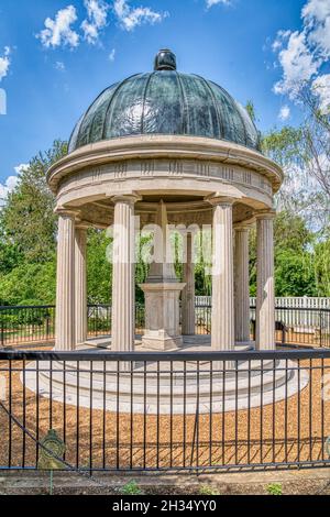 The tomb of president Andrew Jackson in the Hermitage garden, Nashville ...