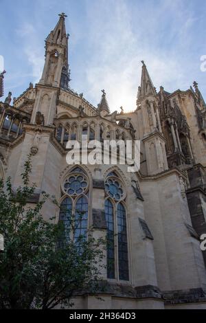 Exterior upward view of the ornate Our Lady of Reims Cathedral (Notre ...