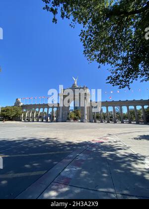 Princes' Gates triumphal arch in Exhibition Place. Beautiful ...