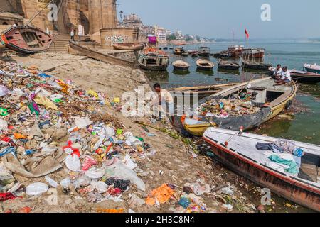 Garbage in water sacred hinduism Bagmati river, Kathmandu, Nepal Stock ...