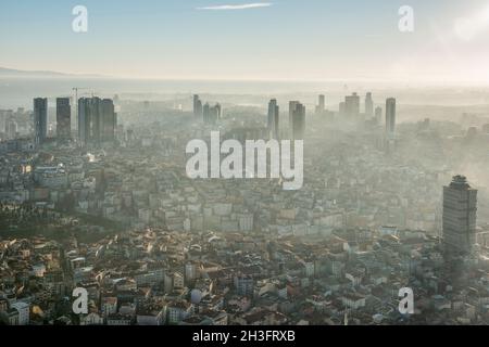 Urban sprawl in Istanbul, Turkey. Crown city Stock Photo - Alamy