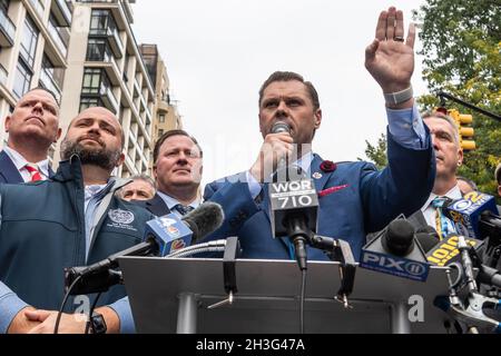 UFA President Andrew Ansbro speaks to hundreds of city workers at a ...