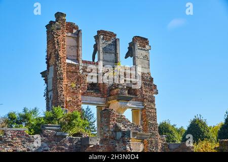 The Ruins at Holliday Park in Indianapolis, Indiana Stock Photo - Alamy