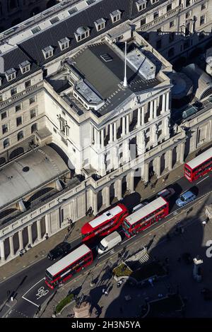 Double-decker buses on Threadneedle Street showing the Bank of England ...