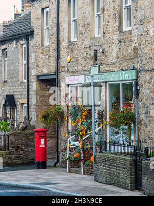 Post box in Yorkshire Dales National Park Stock Photo - Alamy