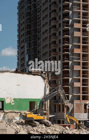 Demolition work ruined excavator with hydraulic crusher comercial ...