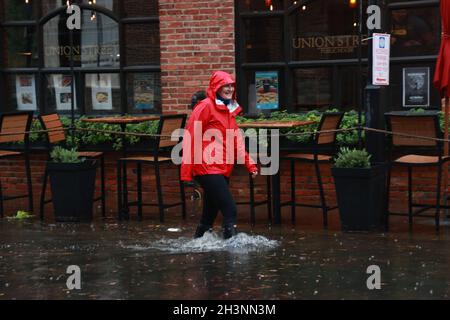 Alexandria, VA, USA. 29th Oct, 2021. View of King and Union Street in ...