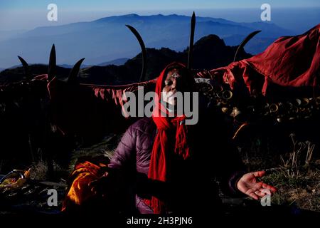 Kalinchok, Nepal. 30th Oct, 2021. A devotee offer prayers at Kalinchok ...