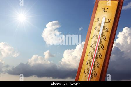 Thermometer with celsius scale showing extreme high temperature Stock ...