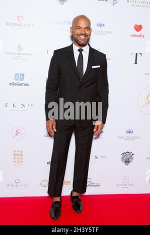 Amaury Nolasco attends the photocall during the Global Gift Gala 2021 ...