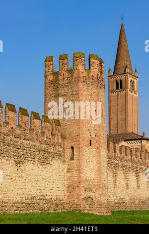 The city walls of Montagnana Stock Photo - Alamy