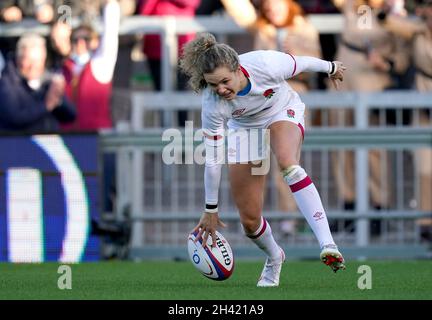 England's Ellie Kildunne runs in to score her sides first try during ...