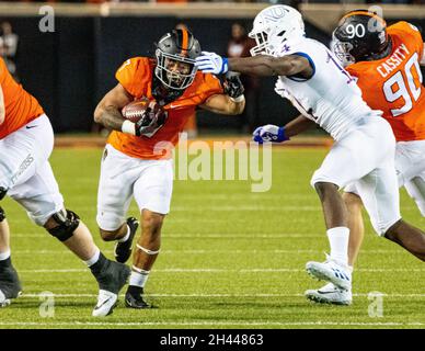 Oklahoma State running back Jaylen Warren participates in a drill at ...
