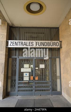 Gebäude, Flughafen Tempelhof, Platz der Luftbrücke, Tempelhof, Berlin ...