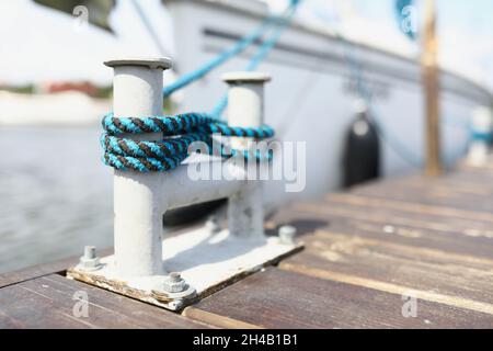 Bright blue thick rope Stock Photo - Alamy
