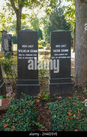 Grab Wilhelm und Jacob Grimm, Alter St.-Matthäus-Kirchhof, Schöneberg ...