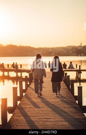 Starnberg, Deutschland . 19th Mar, 2021. Sonnenuntergang am Starnberger ...