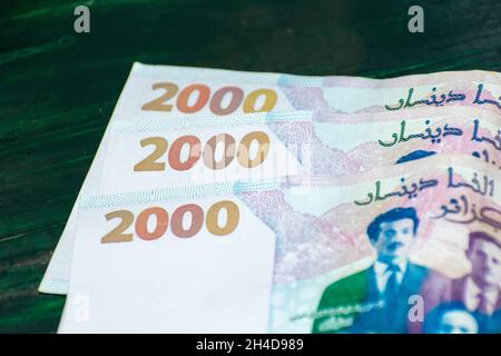 2000 DZD Algerian paper currency Stock Photo - Alamy