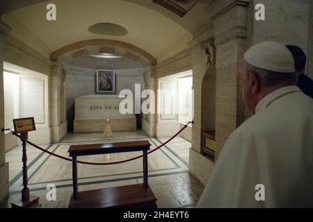 Roma, . 02nd Nov, 2021. Rome, Vatican- 2021-11-02 Pope Francis Visits ...
