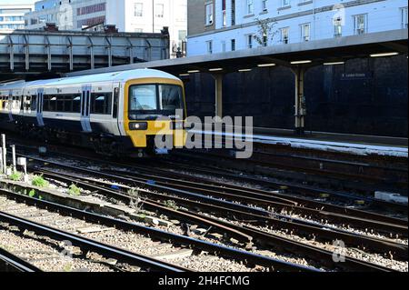 A southeastern class 465 at London Victoria station Stock Photo - Alamy