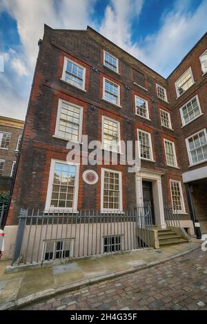 Dr Johnson's 18th-century house in Gough Square, London EC4 Stock Photo ...