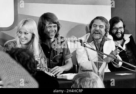 1976-10-10Swedish pop group Abba, Agnetha Faltskog Bjorn Ulvaeus and manager Stikkan Andersson ...