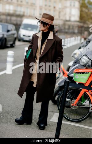 Street style, YLA Alan (Yiulanau) arriving at Victoria Tomas Spring ...