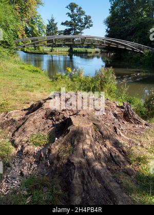 This tubular truss footbridge over the Cherwell River has only just ...