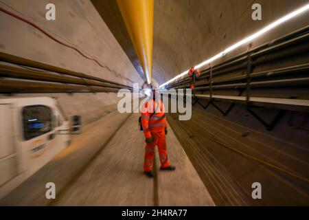 Workers in one of the two tunnels at the south portal HS2 align ...