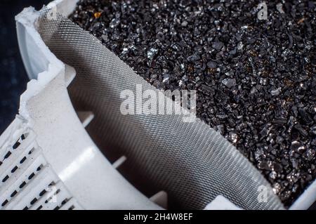Filter structure filled with activated carbon and ion exchange resins ...