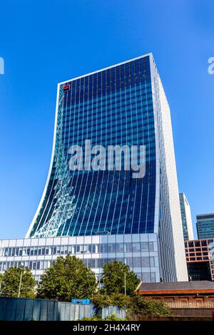 Concave elevation of One Bank Street office block in CanaryWharf ...