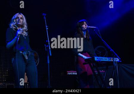 Miranda Kilbey and Elektra Kilbey of Say Lou Lou live on stage Stock ...