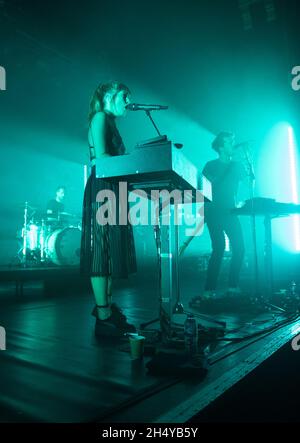 Oh Wonder - Anthony Vander West and Josephine Vander West in concert at ...