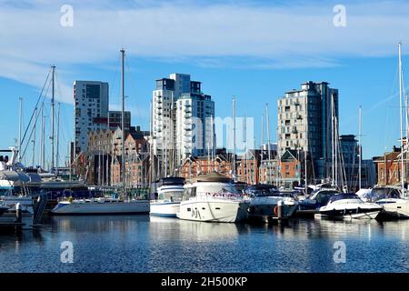 Ipswich, Suffolk, UK - 5 November 2021: Bright winter afternoon at the ...
