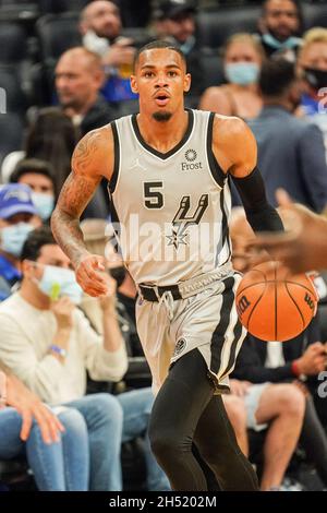 San Antonio Spurs guard Dejounte Murray (5) in the first half of an NBA ...