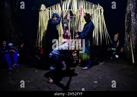 Soppeng, Indonesia. 03rd Nov, 2021. Cirowali residents hold a ...