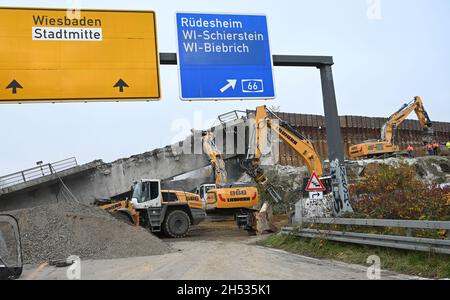 Concrete bridges under construction for the new highway Stock Photo - Alamy