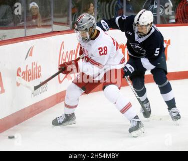 Ohio State forward Jake Wise (28) during an NCAA hockey game against ...