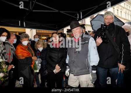 Lauren Leiderman, Octavian Ursu und Rafal Gronicz bei Kranzniederlegung ...