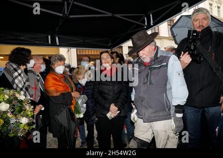 Lauren Leiderman, Octavian Ursu und Rafal Gronicz bei Kranzniederlegung ...