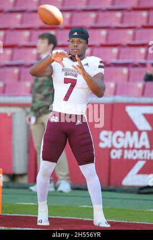 Mississippi State running back Jo'Quavious Marks (7) is helped off the ...
