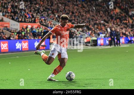 Jordan Gabriel #4 Of Blackpool crosses the ball Stock Photo - Alamy