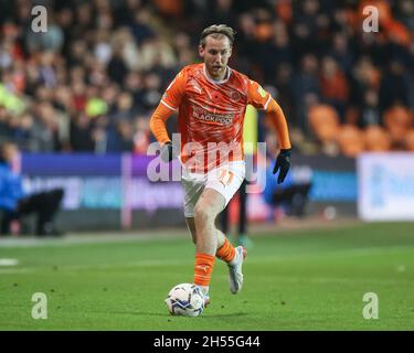 Josh Bowler #11 of Blackpool breaks with the ball Stock Photo - Alamy